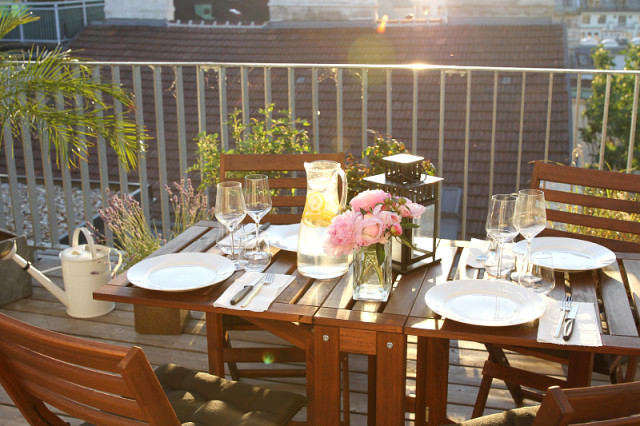 FOR THE HOME: al fresco dining - Bikinis & Passports